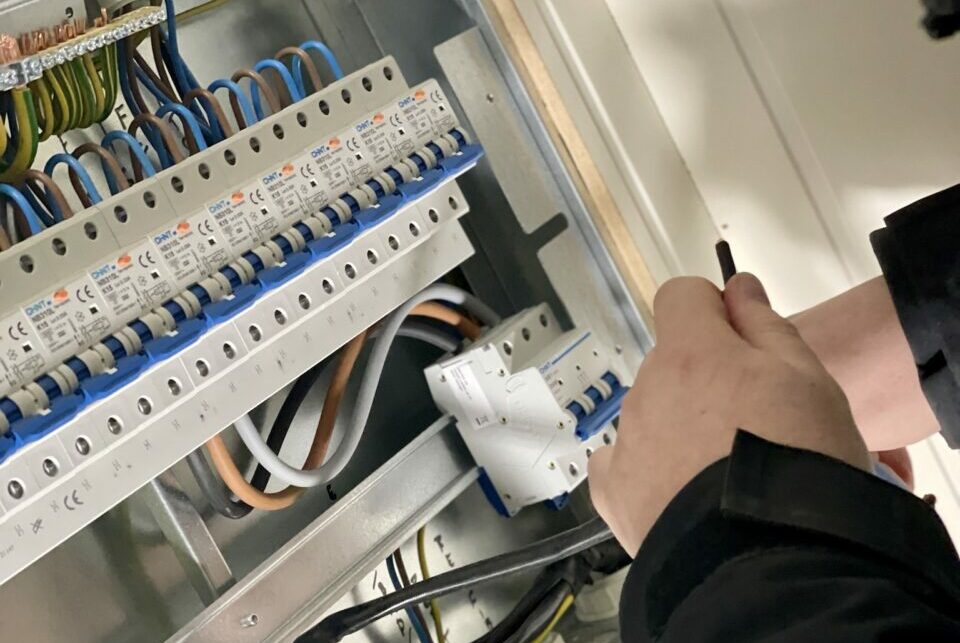 Sikringsskap | Vi har lang erfaring | Pet Installasjon